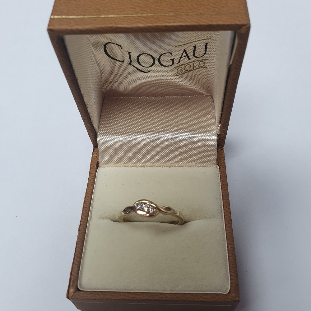 Pre-owned 1.68g 9ct Gold Clogau 3 Diamond, Past Present & Future Ring ...